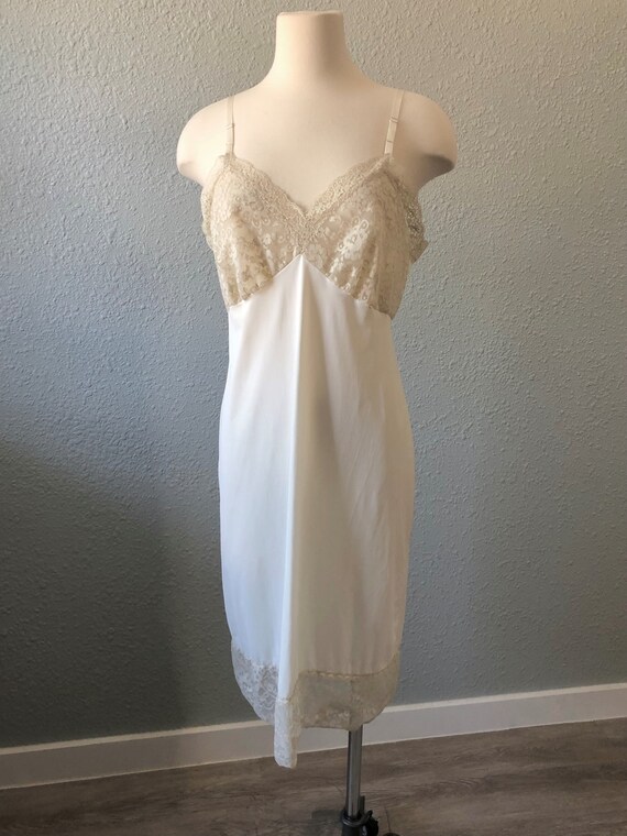 vintage full slip white - Gem