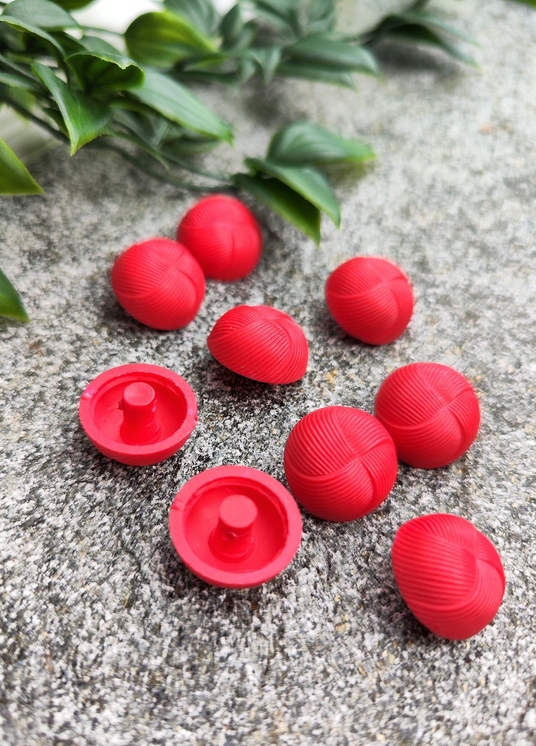 Vintage Red Buttons- 8x Plastic Buttons, 17mm - Etsy