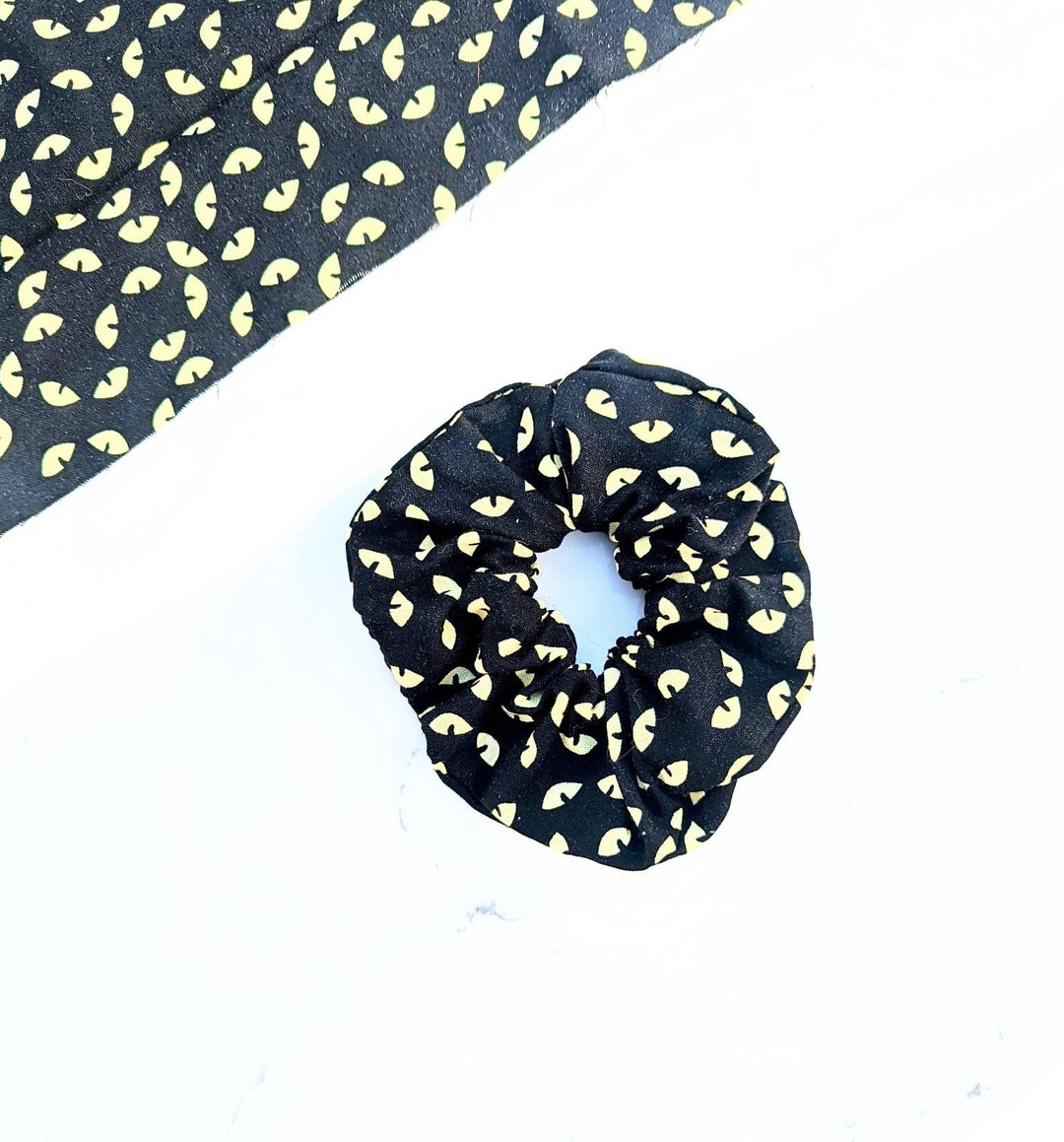 Cat Halloween Scrunchie // Halloween accessories, Cat eyes, Cat owl ...