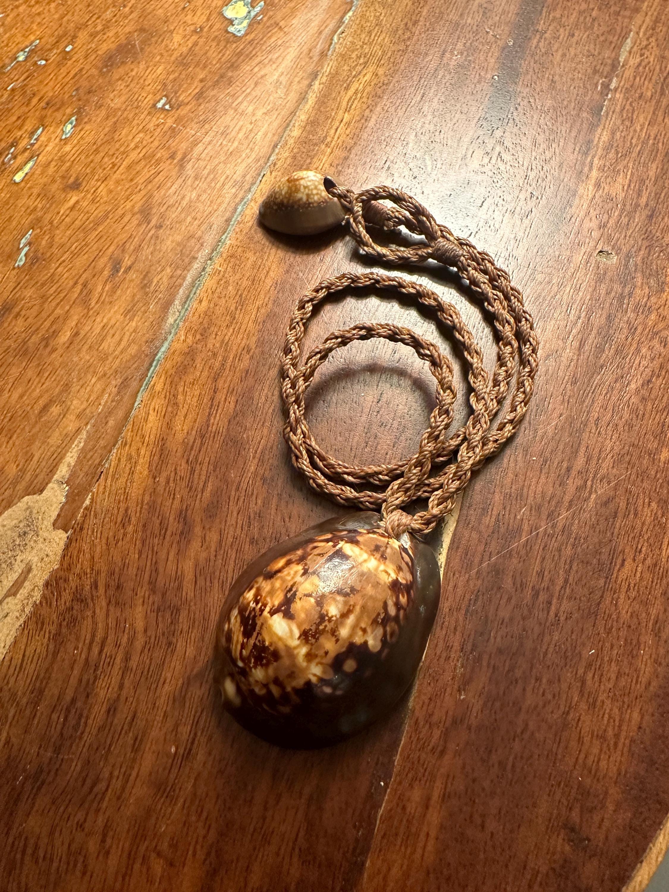 Women’s or Men’s Unique Hawaiian Humpback Cowrie Shell Lei - Etsy