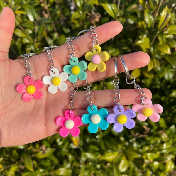 Daisy Keychain - Etsy