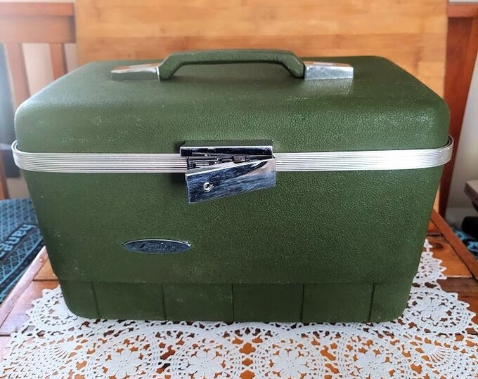 Vintage Avocado Green FORECAST Hard Train Case SEARS Weekender Retro ...