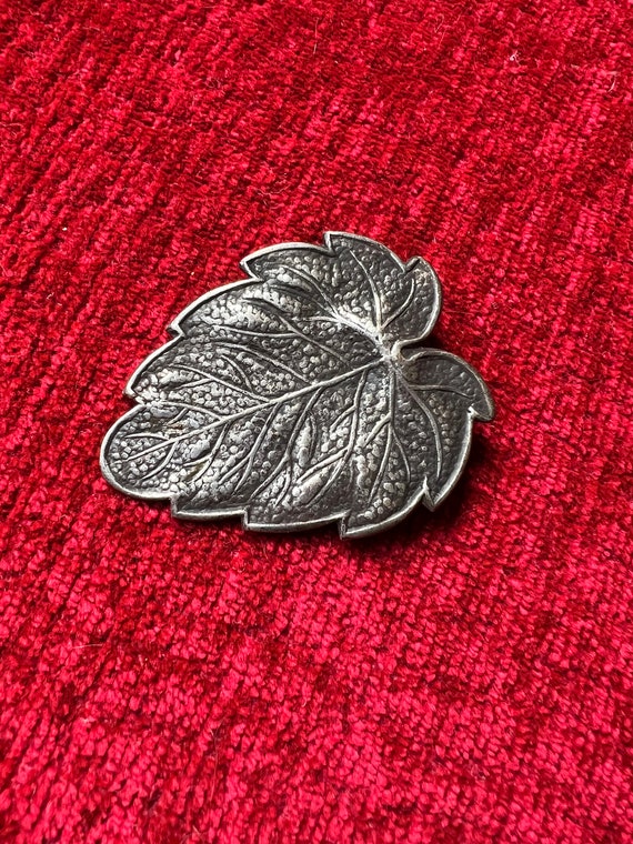 Antique Textured Leaf Brooch - Gem