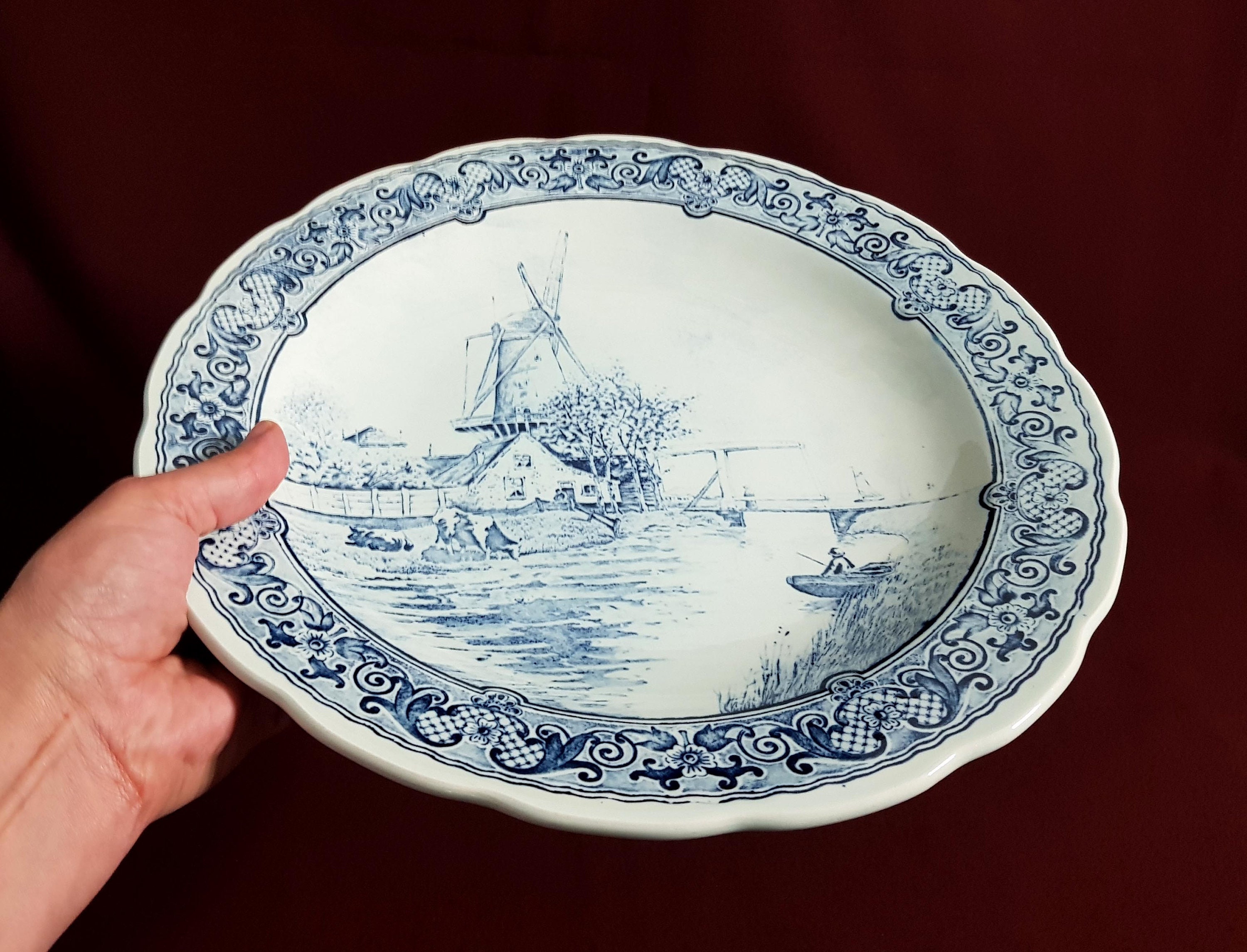 Grand assiette de Delft royal sphinx by Boch Belgium en faïence, décor ...