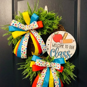 Back to School Door Wreath, Classroom Wreath for Teachers, Welcome Back ...