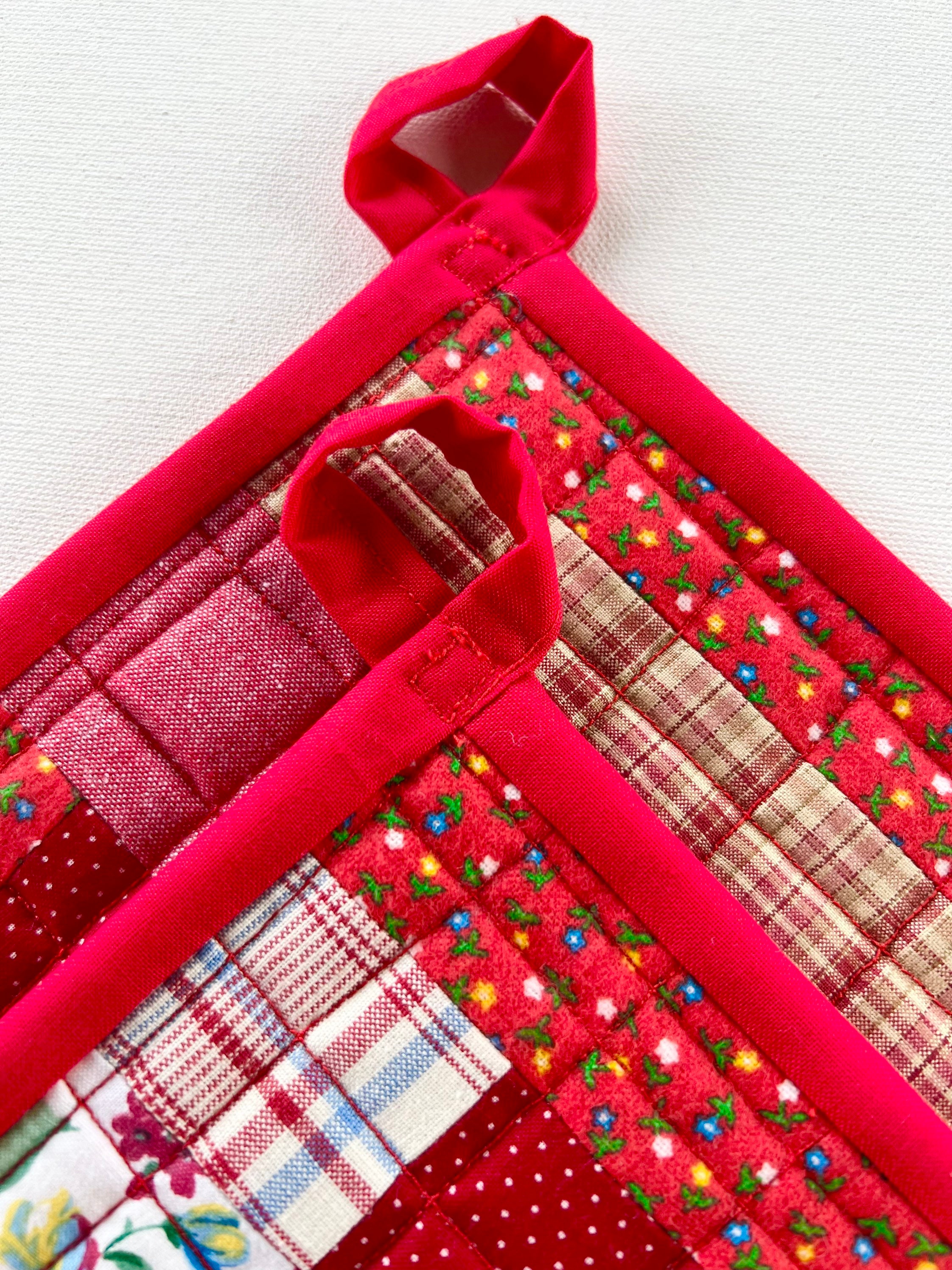 Set of Two Quilted Patchwork Potholders Hot Pad Trivet Red - Etsy