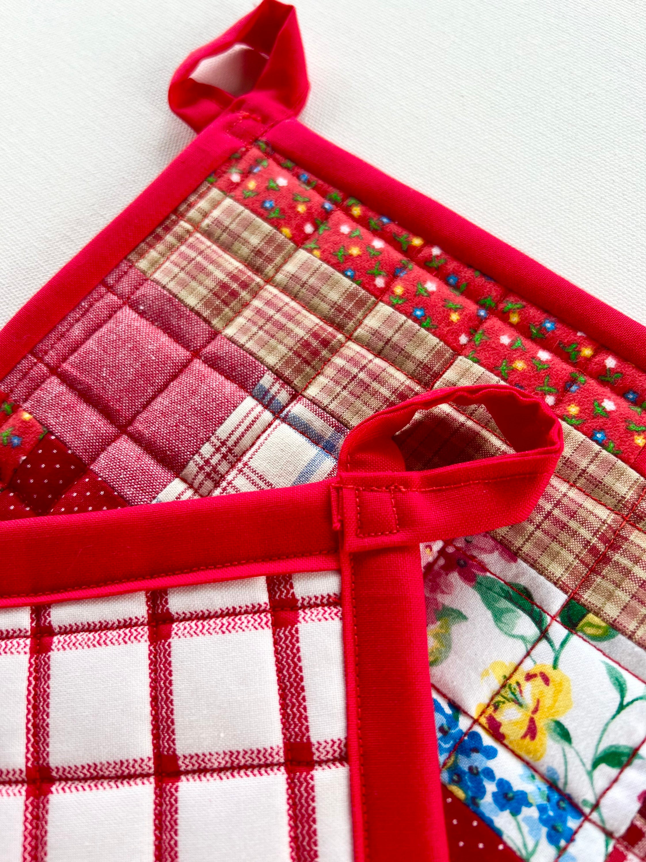 Set of Two Quilted Patchwork Potholders Hot Pad Trivet Red - Etsy