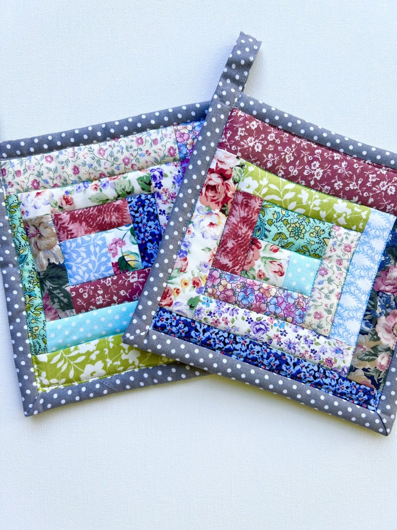 Set of Two Quilted Patchwork Potholders Hit Pads Trivet Floral - Etsy