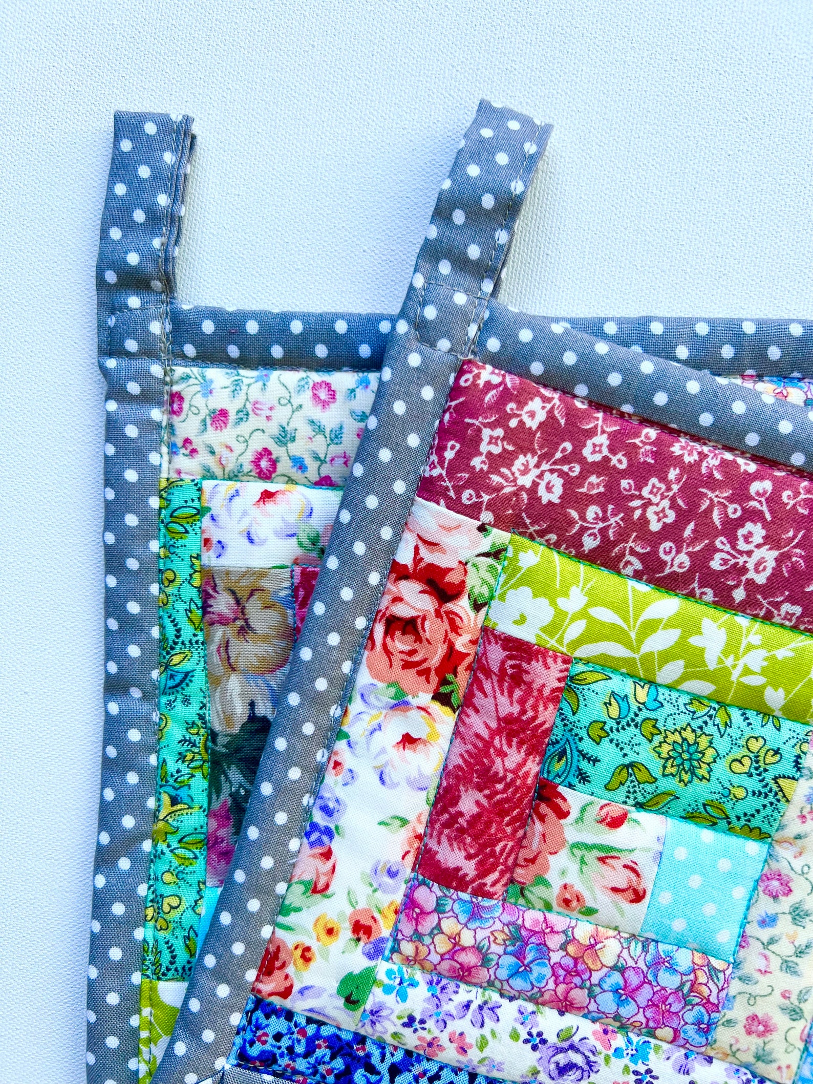 Set of Two Quilted Patchwork Potholders Hit Pads Trivet Floral - Etsy