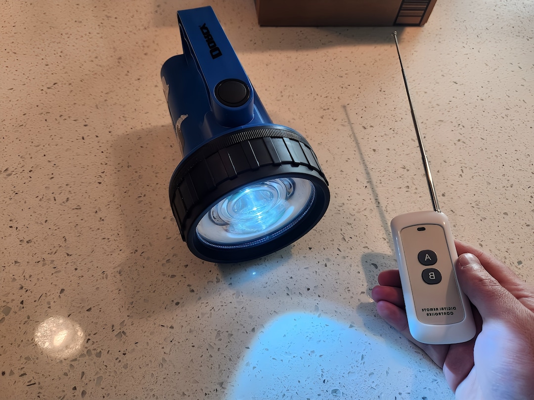 Remote Controlled Flashlight for Escape Room Props and Haunts - Etsy