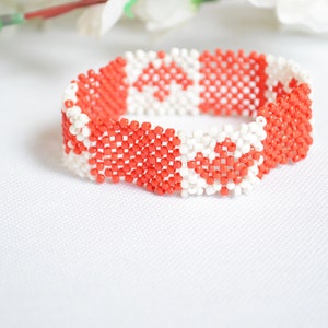 Canada Flag Beaded Bracelet/canadian Beaded Bracelet/canadian - Etsy
