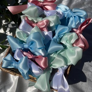 Bow Satin Ribbon Bookmarks // Bookshelf Accessory // Trendy, Coquette ...