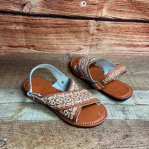 MENS EMBROIDERED HUARACHE Mexican Sandals With Cushioned Sole Huarache ...