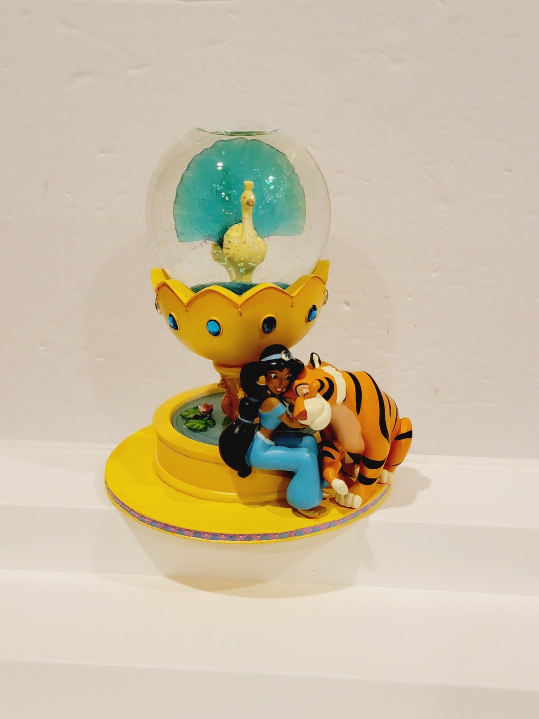 Aladdin Jasmine Rajah Peacock Fountain Disney Store Princess Snow Globe ...