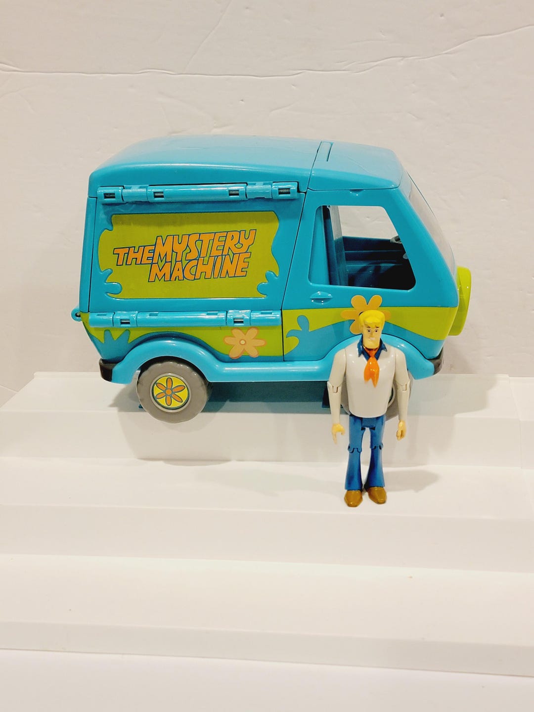 Scooby Doo Mystery Machine Van and Fred Figure Set - Etsy
