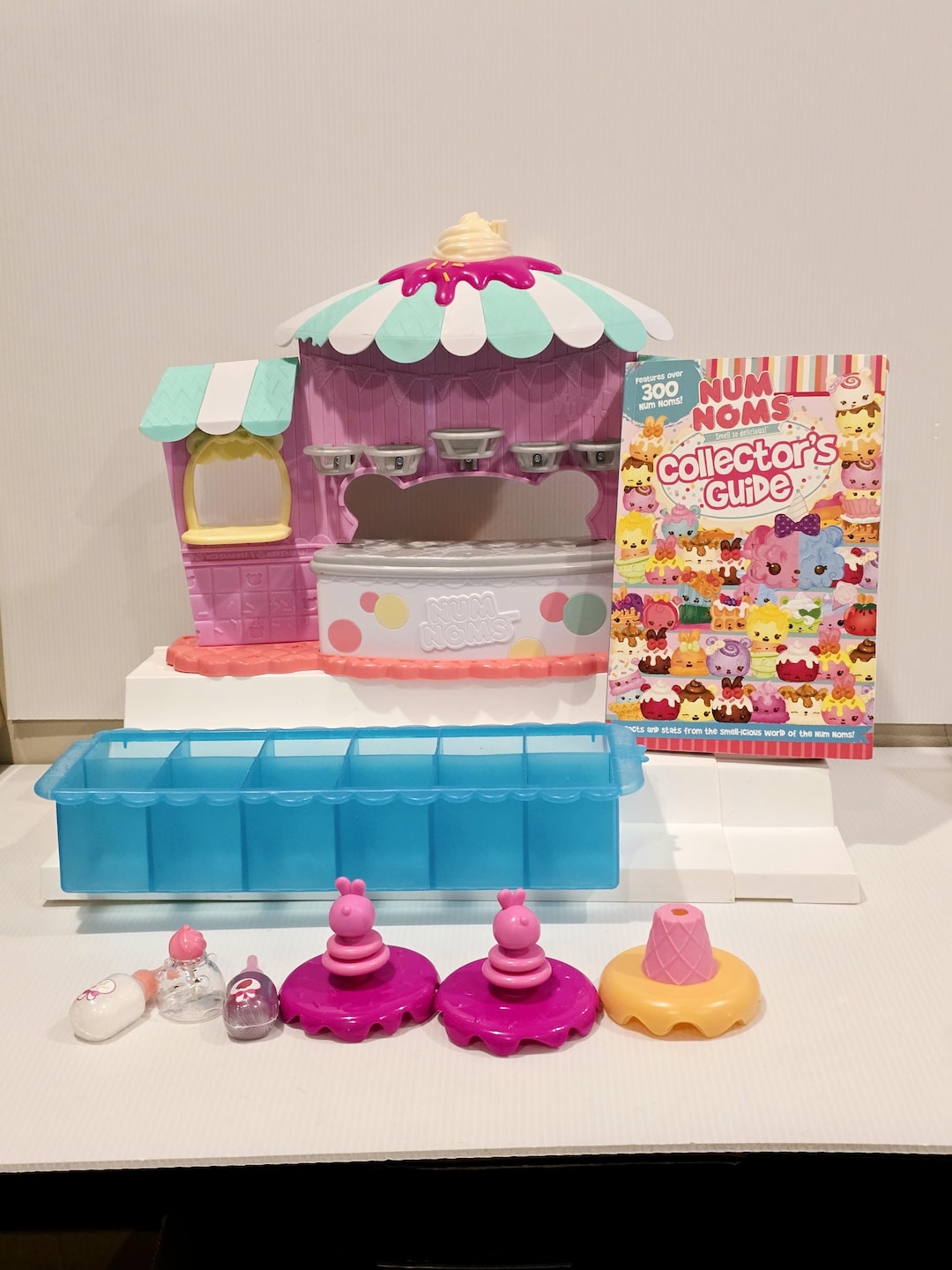 Num Noms Scented Nail Polish Maker, Book and Num Noms Ice Cube Tray Set ...