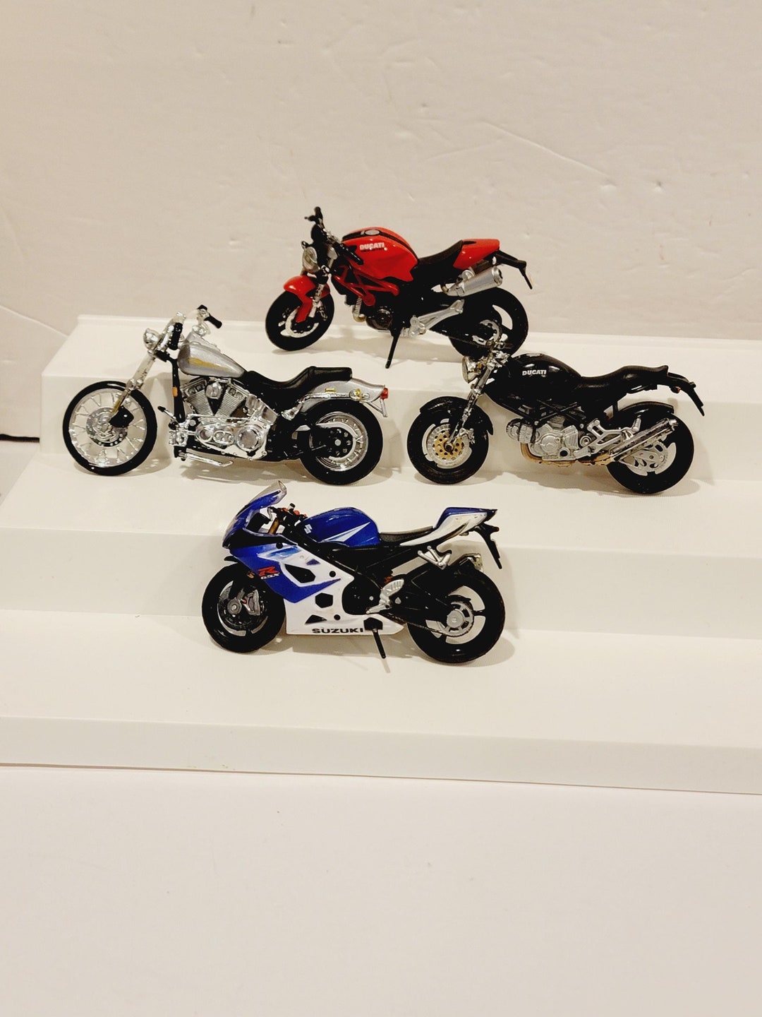 Maisto Diecast Motorcycle Set 1:18 Scale Ducati Harley Davidson Suzuki ...