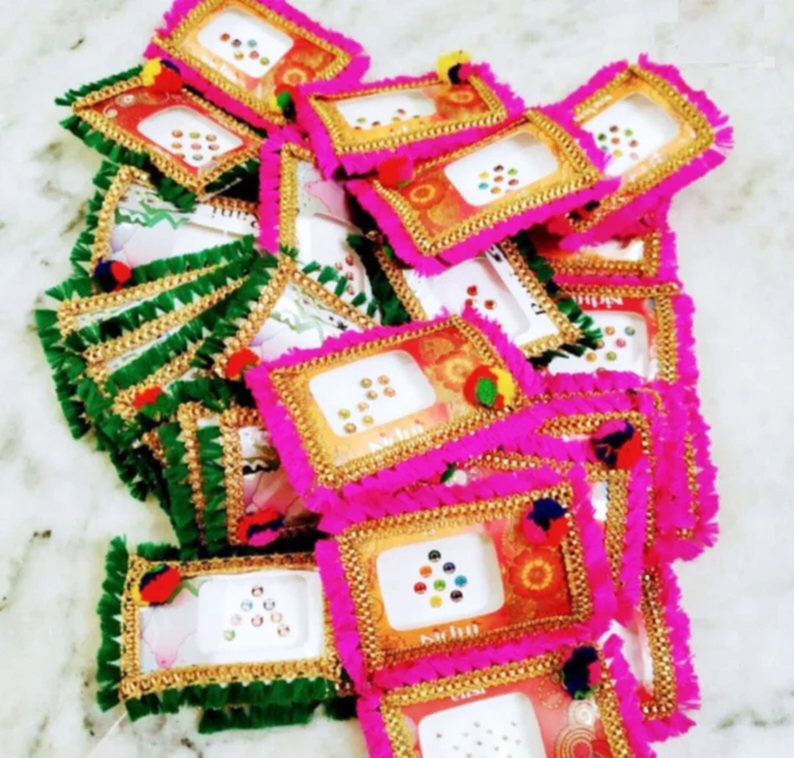 Wedding Favours, Ladies Gifts, Bindi, Shaadi Sangeet Giveaway, Mehendi ...