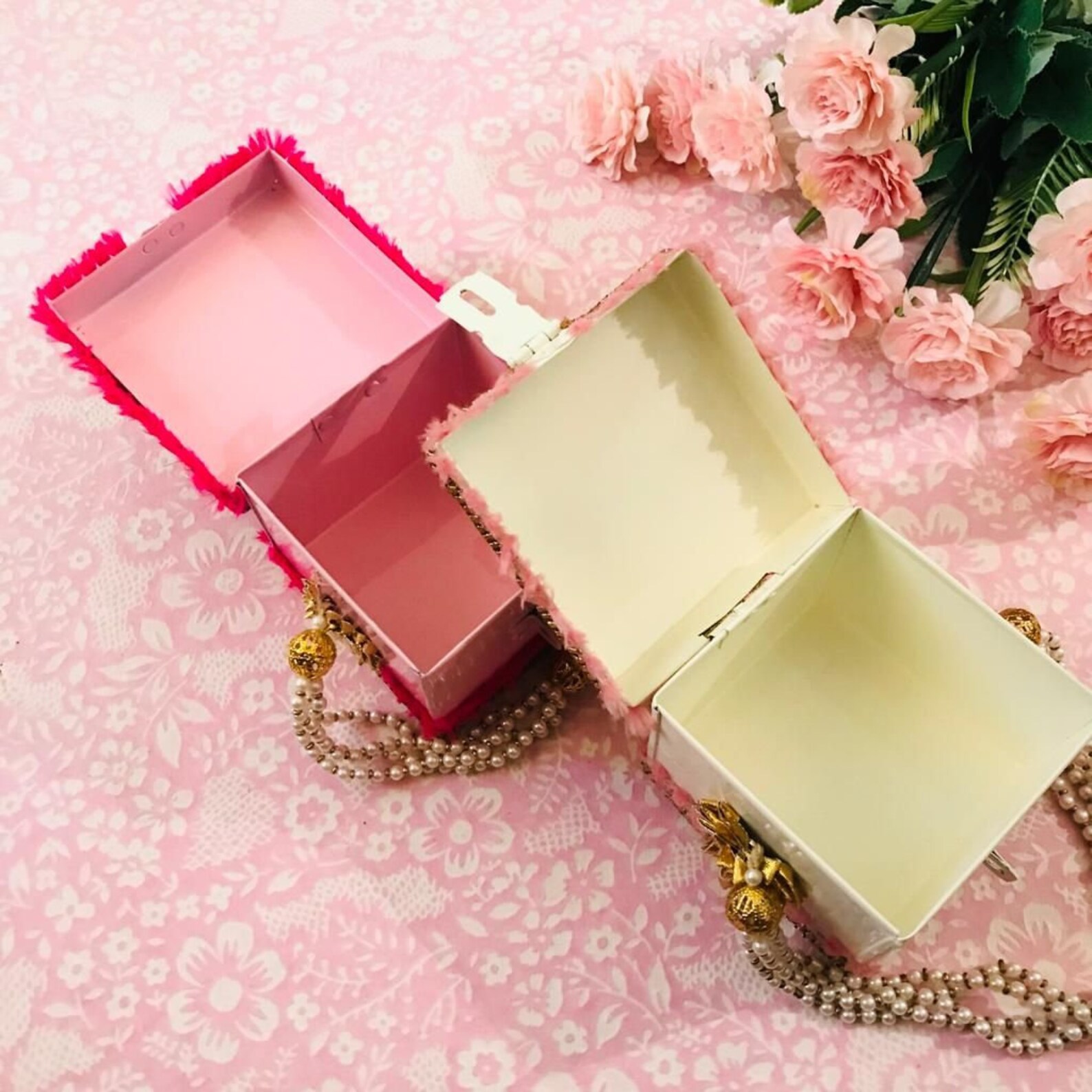 India Mini Trunk Box With Pearl String, Decorative Gift Box With Lid ...