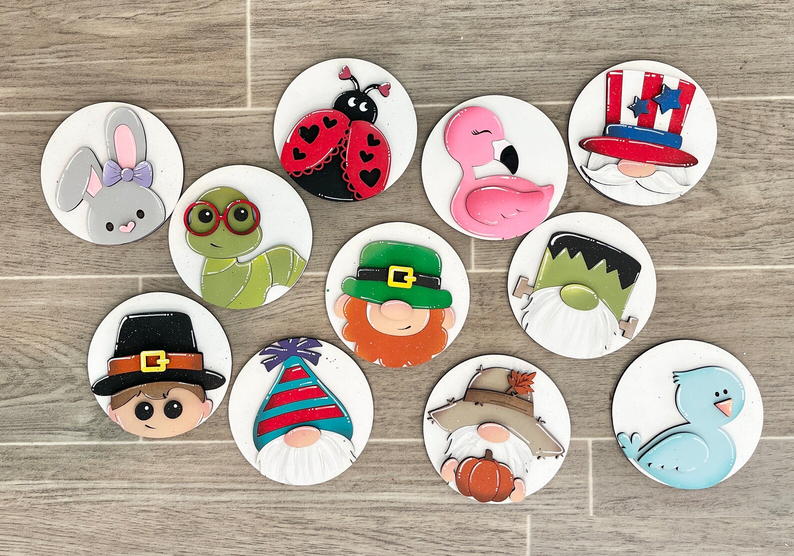 Holiday Faces Round Interchangeable Leaning Sign File SVG, Leaning ...