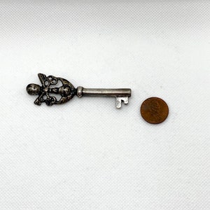 Vintage, Peruzzi Italian Keys of Heaven Brooch, Vatican Cross With ...