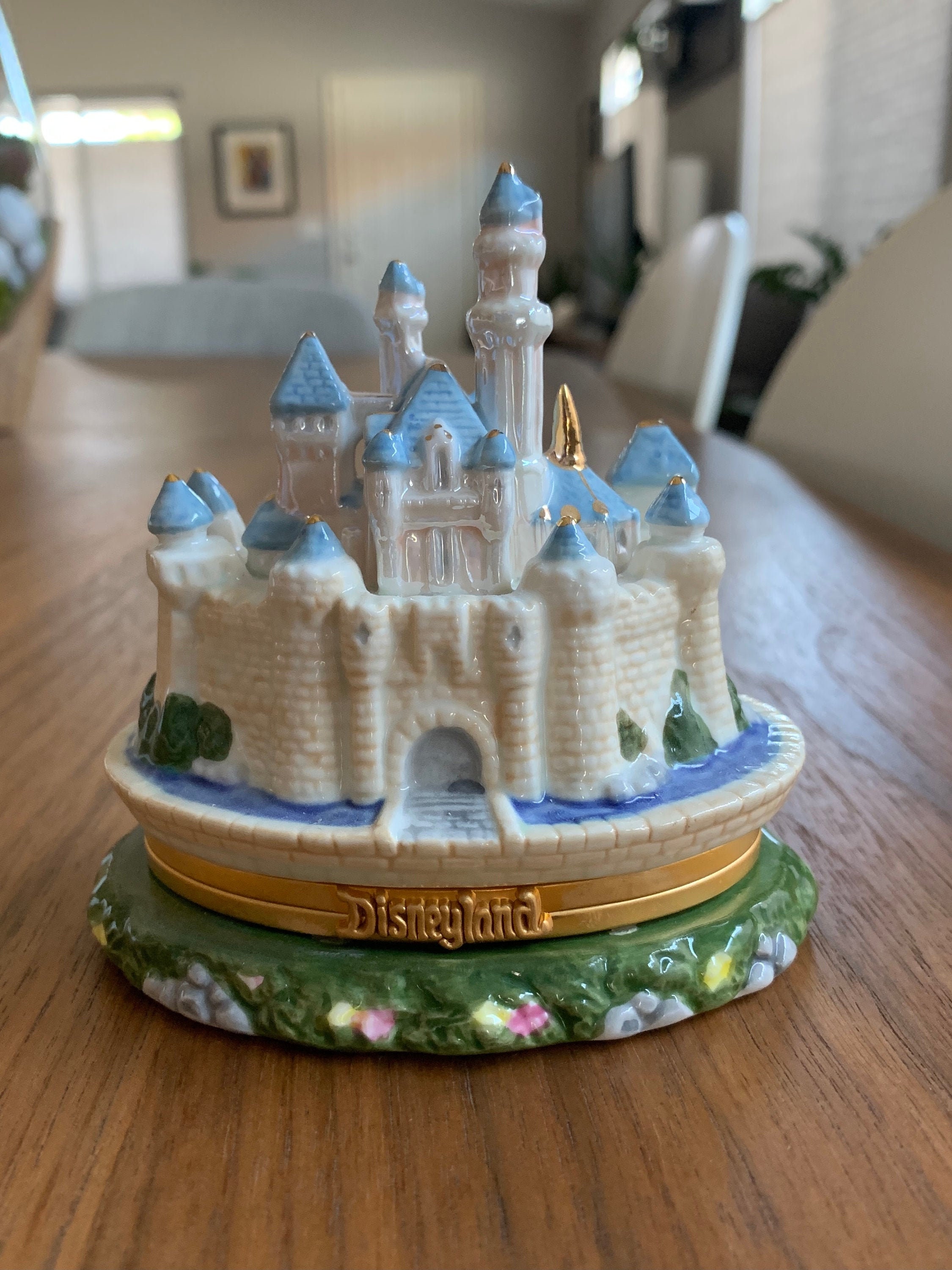Collectibles Porcelain Hinged Box; Castle Figurines & Knick Knacks Art ...