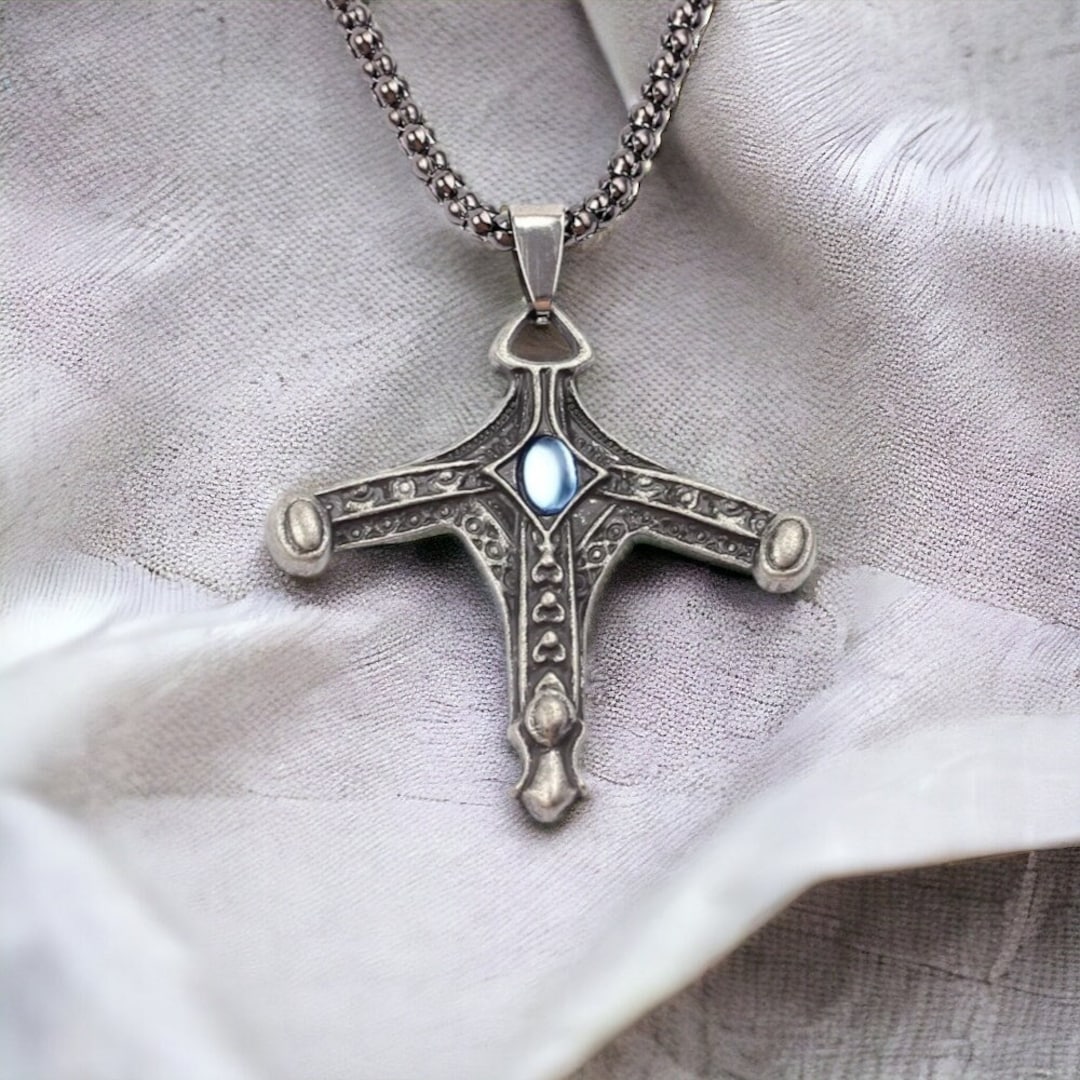 Bloodborne Necklace Sword Hunter Badge, Cosplay Gift for Game Lovers ...