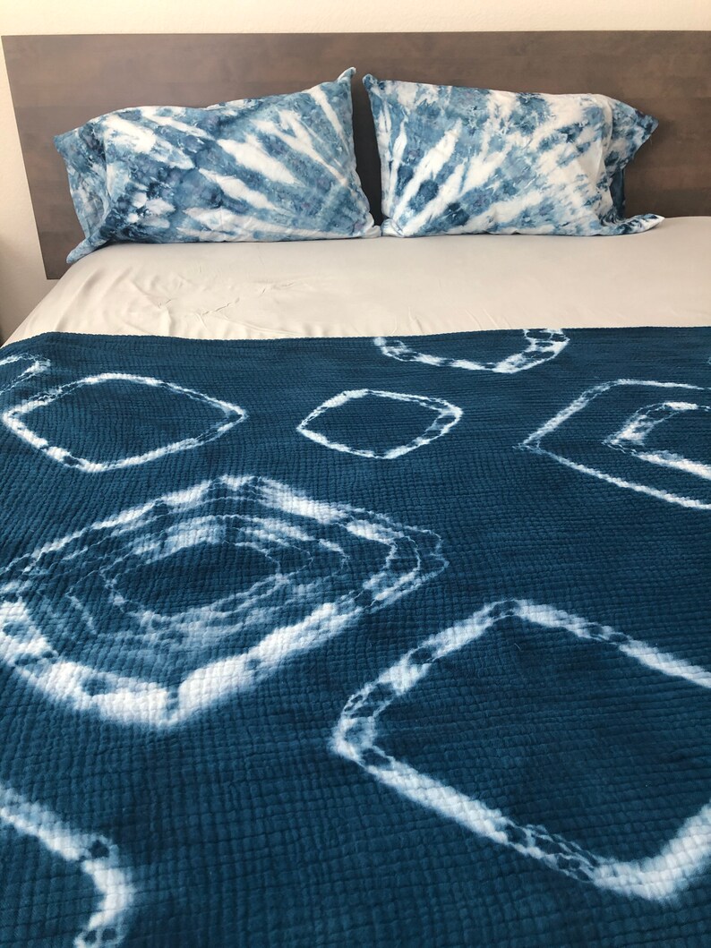 ENSO Muslin Gauze Throw Blanket in INDIGO Shibori Hand Dyed - Etsy