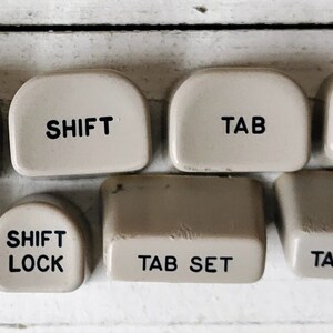 Vintage Royal Typewriter Keys, Model From 1960, Serial Number FPE-13 ...