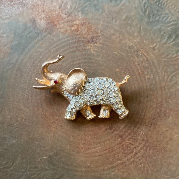 Elephant Brooch - Etsy