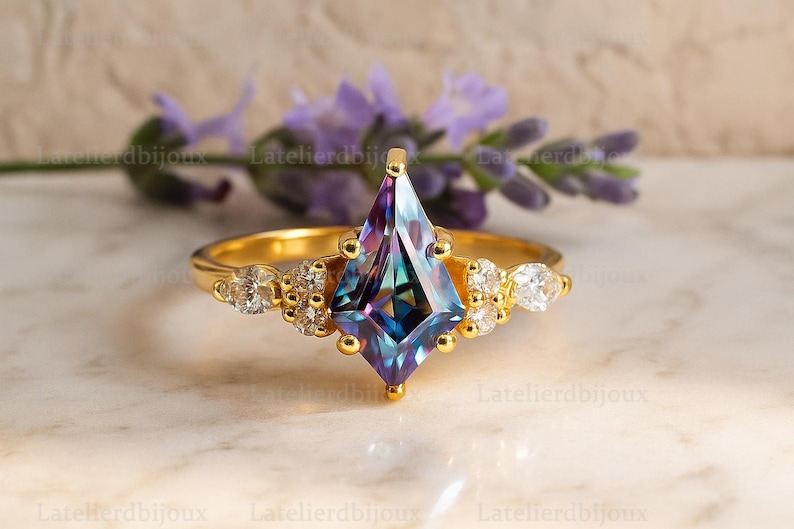 Kite Cut Alexandrite Ring, Color Changing Gemstone Ring in 14K Gold ...