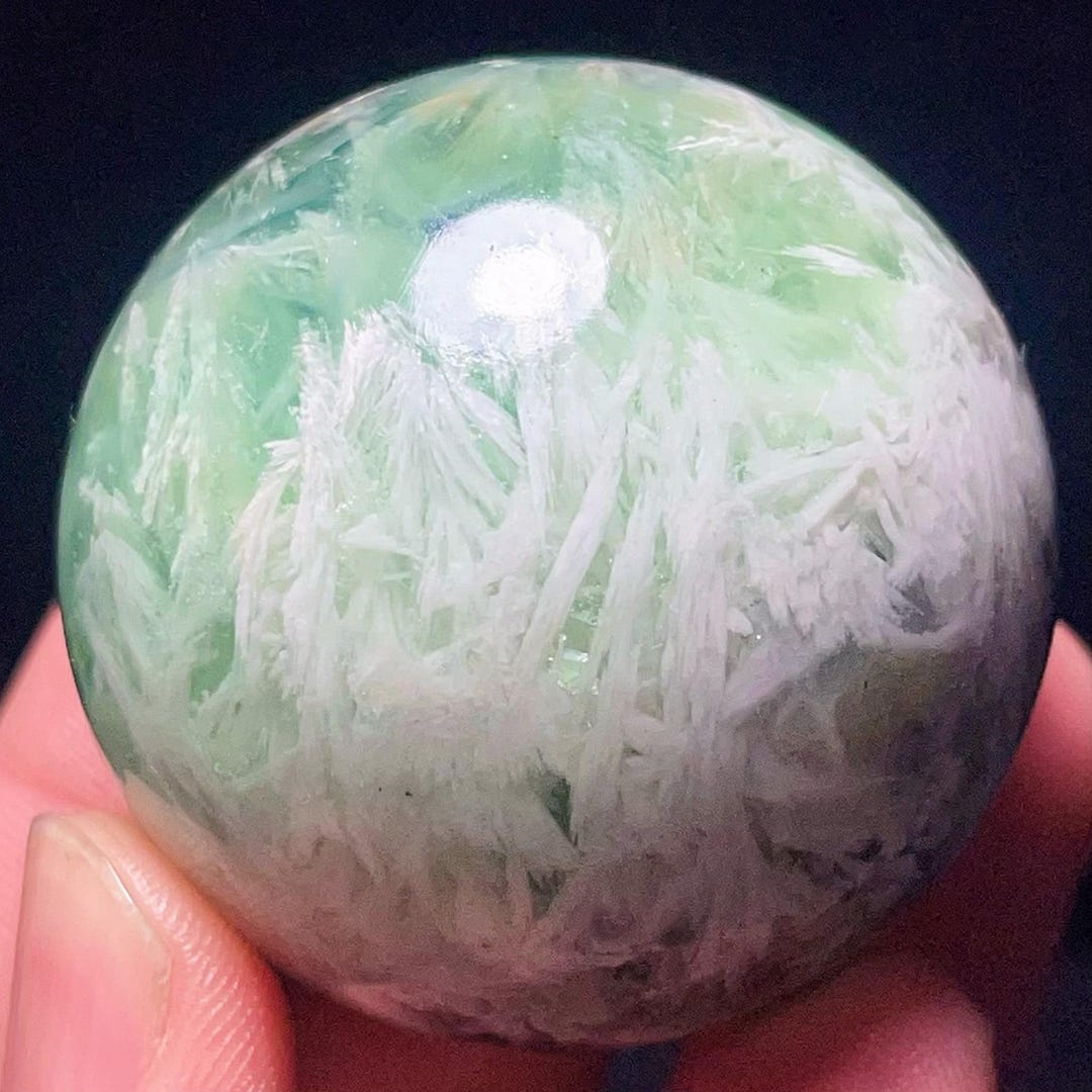 Natural Feather Green Fluorite Sphere: Reiki Healing Crystal Ball L7652 ...