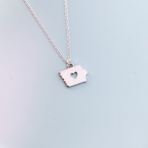 Iowa Necklace - Etsy