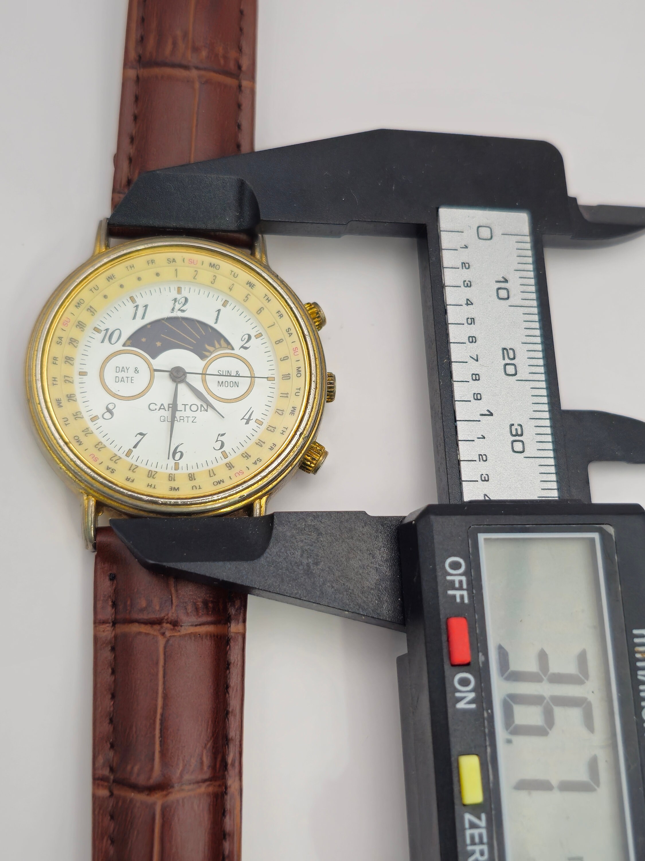 Vintage Carlton Moonphase Lunar Perpetual Calendar Moon Phase Watch ...