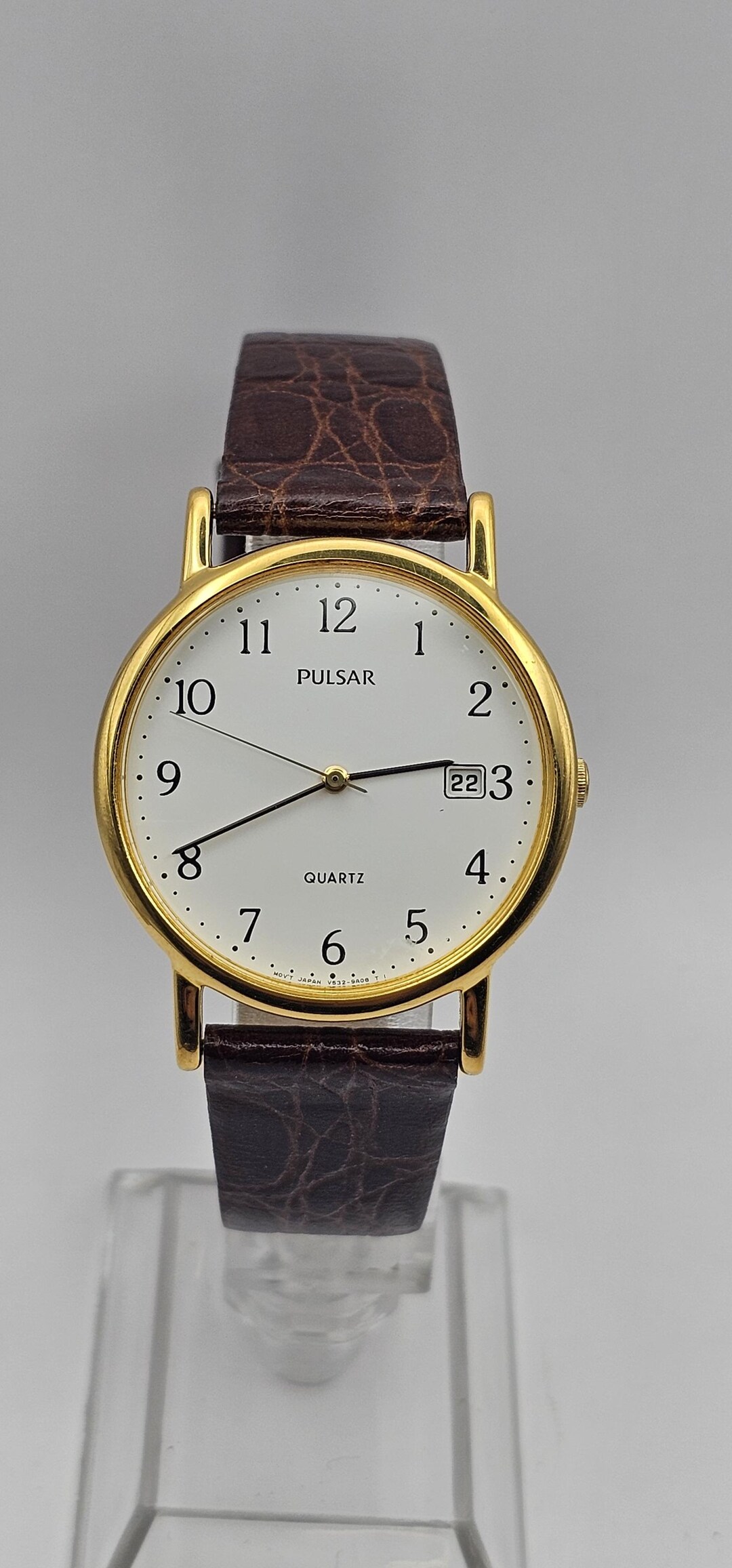 A Vintage Gold Tone Pulsar by Seiko Classic Mens Watch, White Dial ...