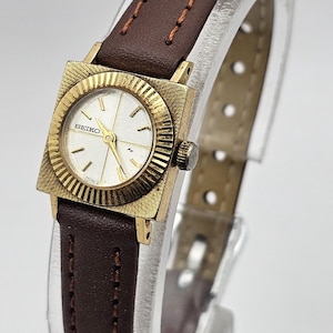 A Vintage Classic Ladies Seiko Square Face Wind up Watch 18-7100 Gold ...