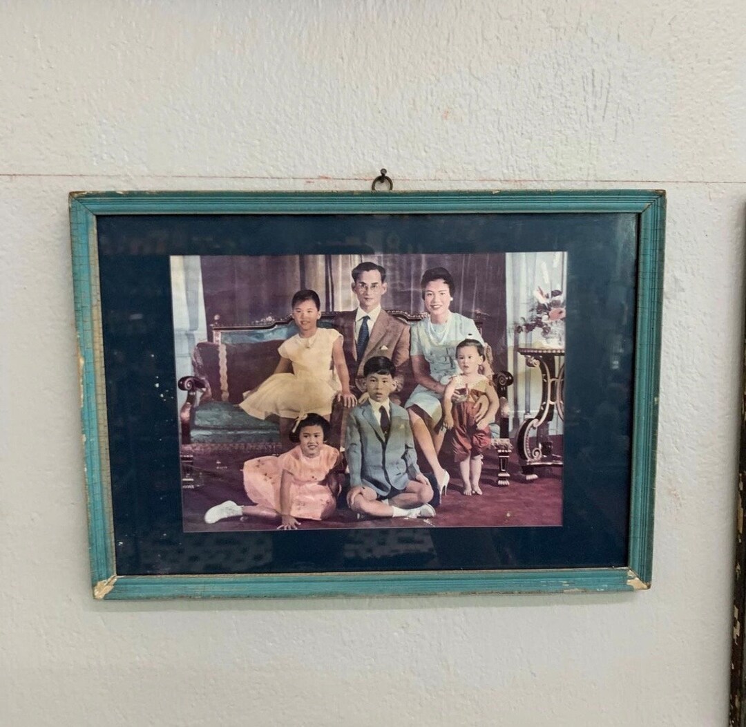 Picture of King Rama 9 of Thailand and Family With Wooden Frame - Etsy