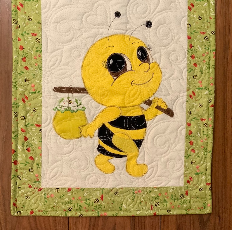 Buster Bee Runner Pattern - Etsy