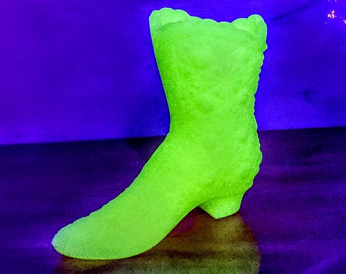 Vintage Fenton Uranium Custard Glass Victorian Boot in the Daisy ...