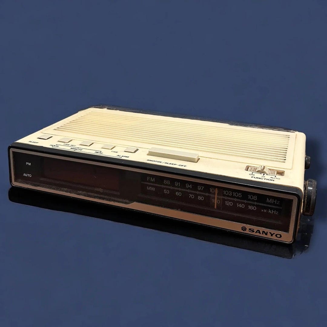 Vintage 80s Sanyo Digital Alarm Clock Radio | Retro AM/FM Flip Clock ...