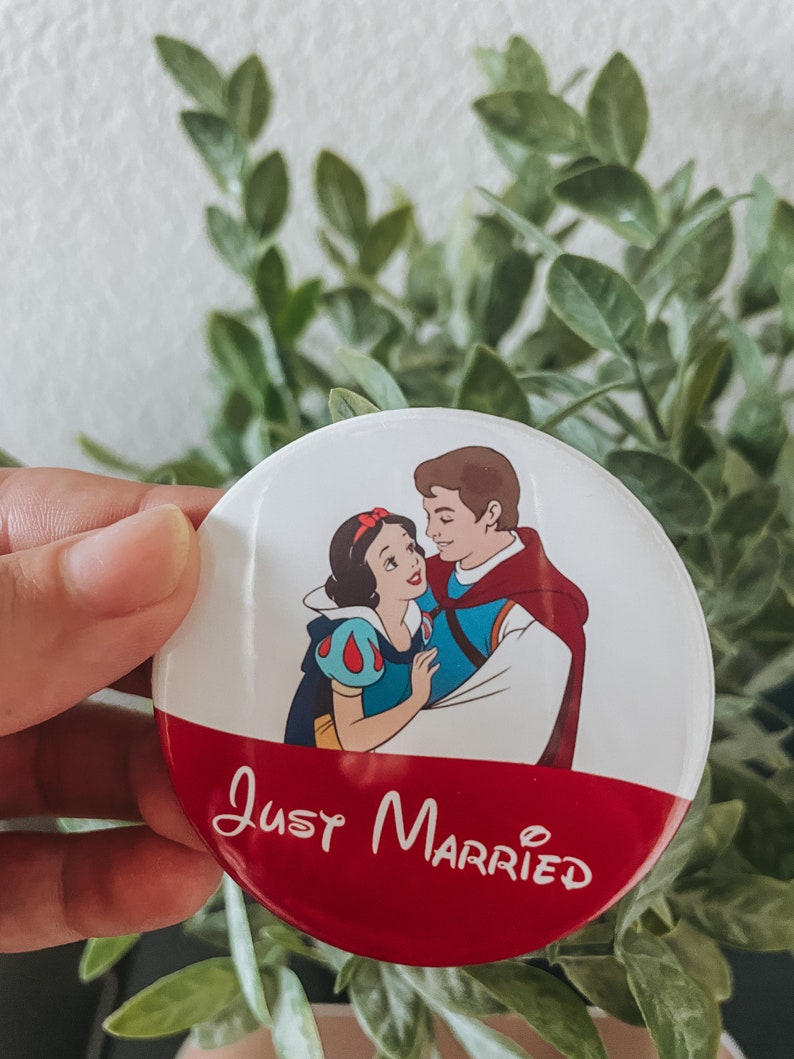 Just Married Disney Badge Disney Couple Badge Disney - Etsy