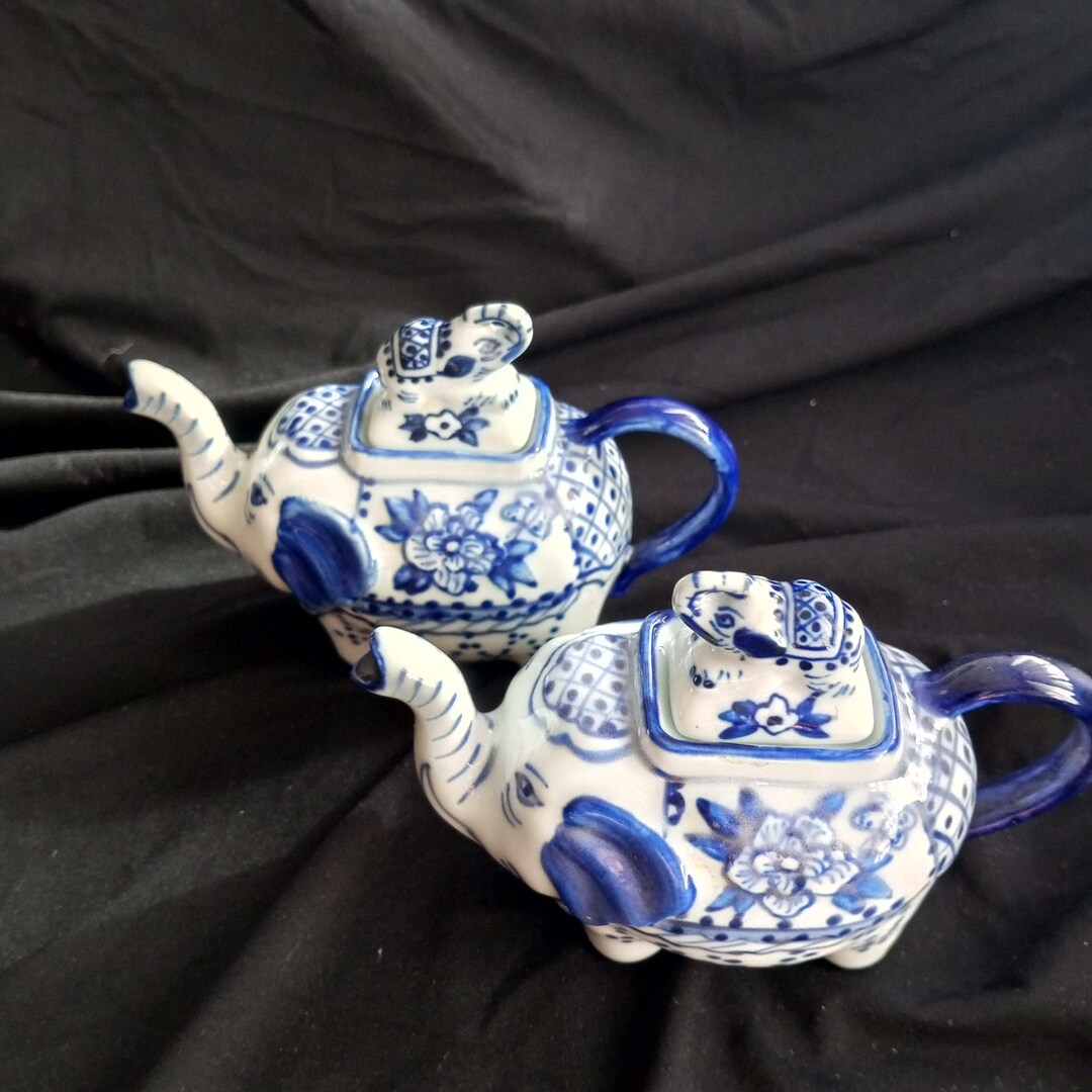 Pair of Elephants.2 Vintage Elephant, Vintage Chinese Porcelain ...