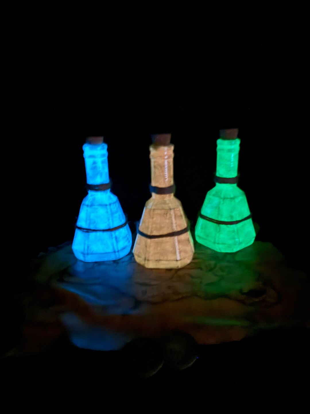 Skyrim Glowing Potion Bottles, the Elder Scrolls Arfifact, Health, Mana ...