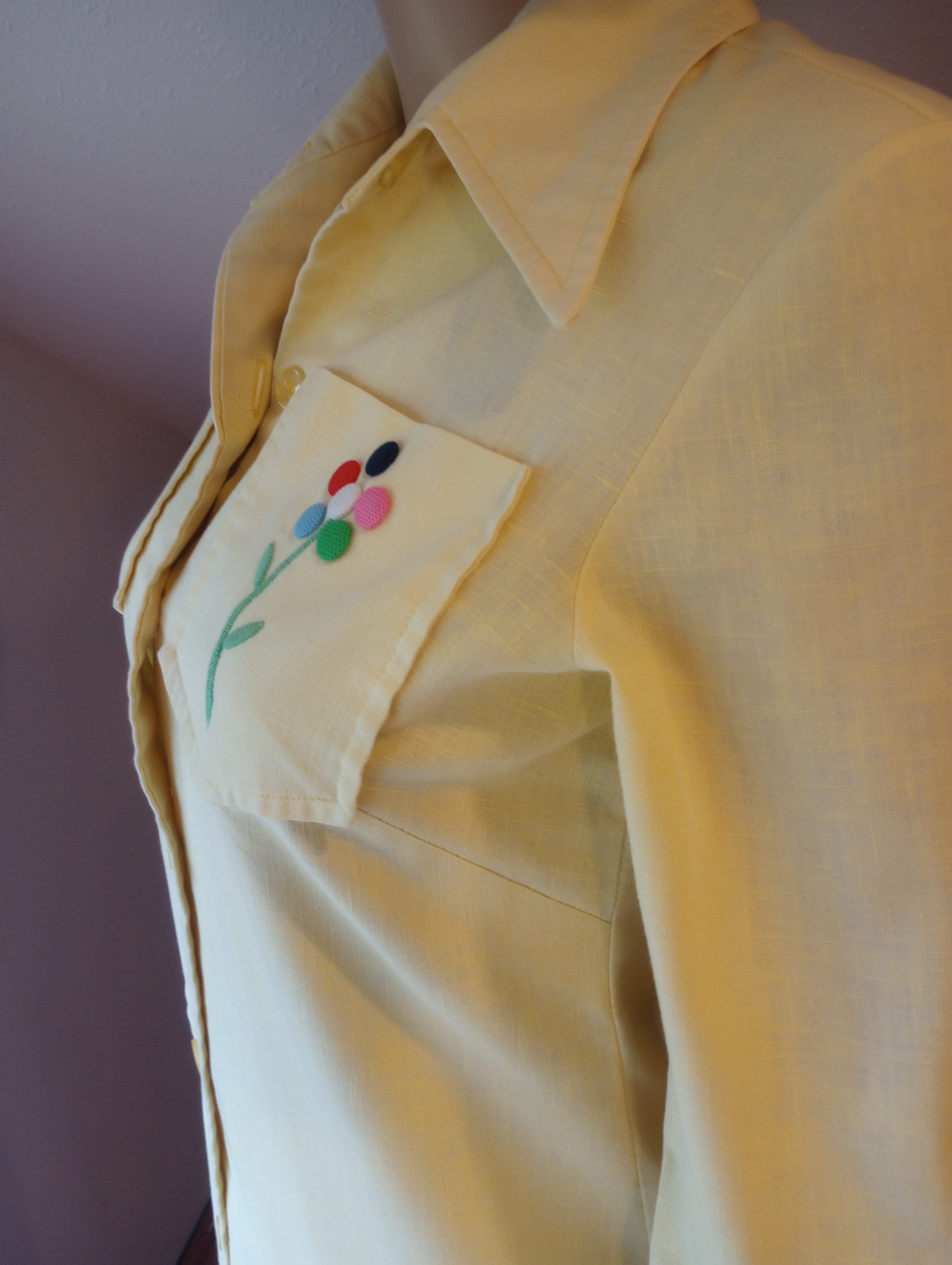1970s, 1980s Vintage Button up Embroidered Blouse, Big Collar, Retro, Cotton Poly, Pale Yellow ...