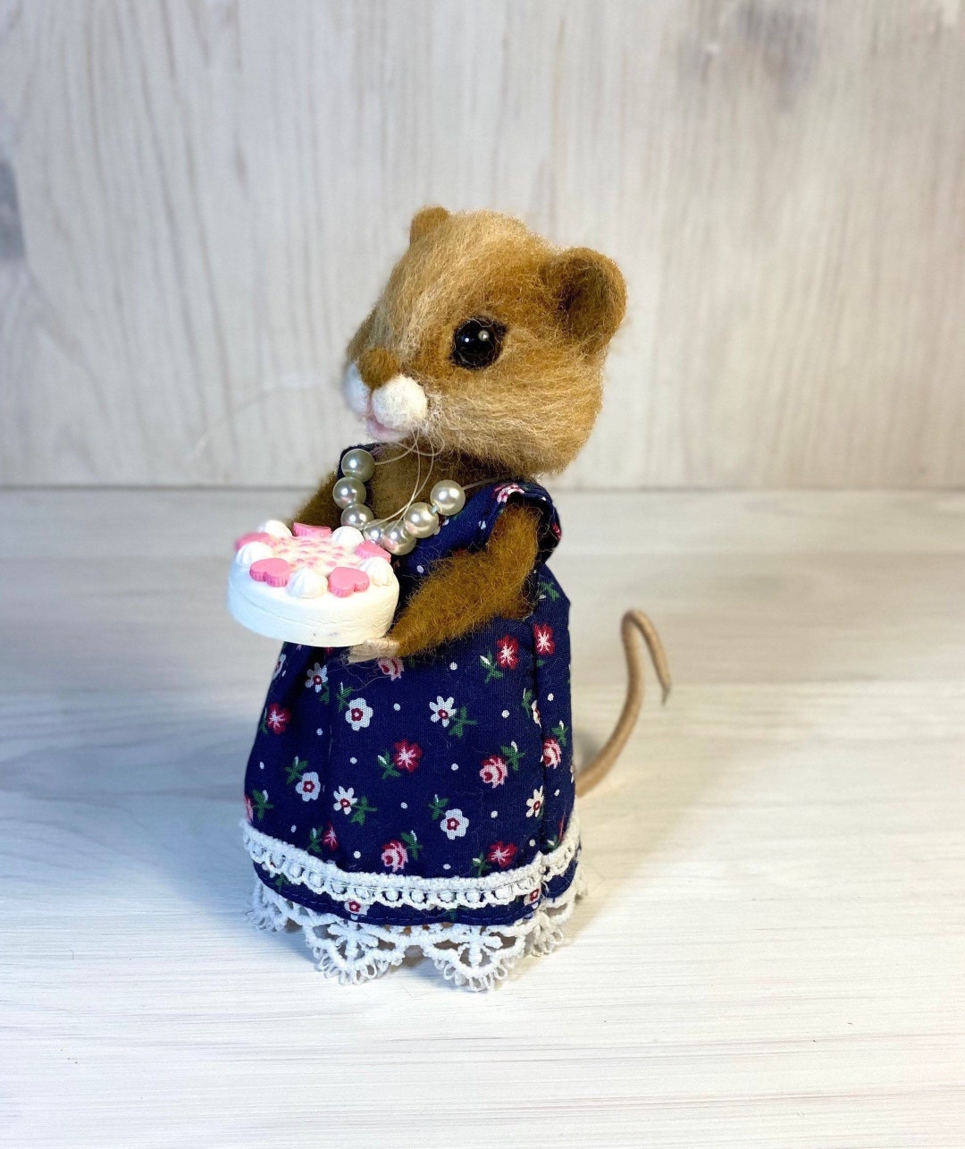 Needle Felted Mouse in Clothes With Cake Needle Felting Mouse - Etsy