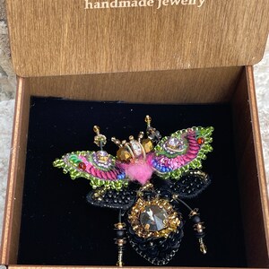 Green & Black Queen Bee Trendy Brooch Evil Eye Handcrafted Beaded Pin ...