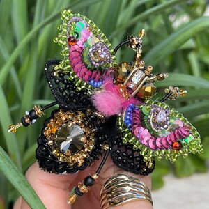 Green & Black Queen Bee Trendy Brooch Evil Eye Handcrafted Beaded Pin ...