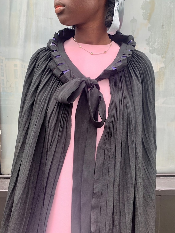 1920's / 1930's Pleated Cape - Gem