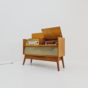 Mid Century Modern German Ash Record Player, Radio by Braun “MM 4 ...