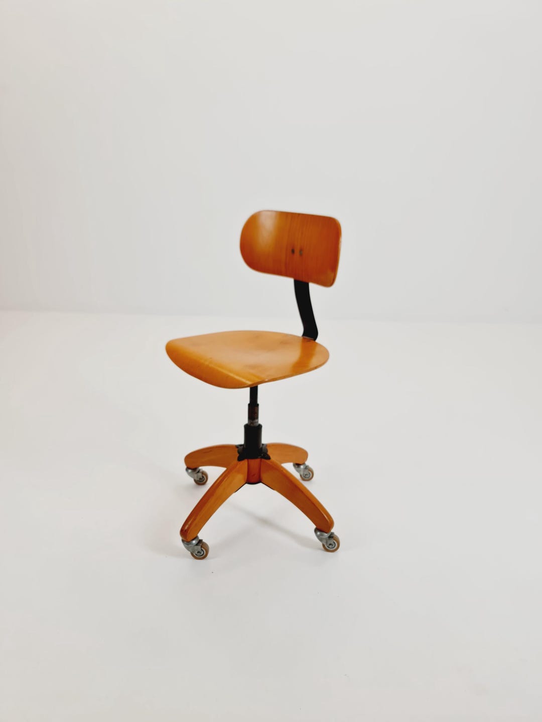 Bauhaus Swivel Office Chair in Solid Wood by Böhler, 1940s - Etsy